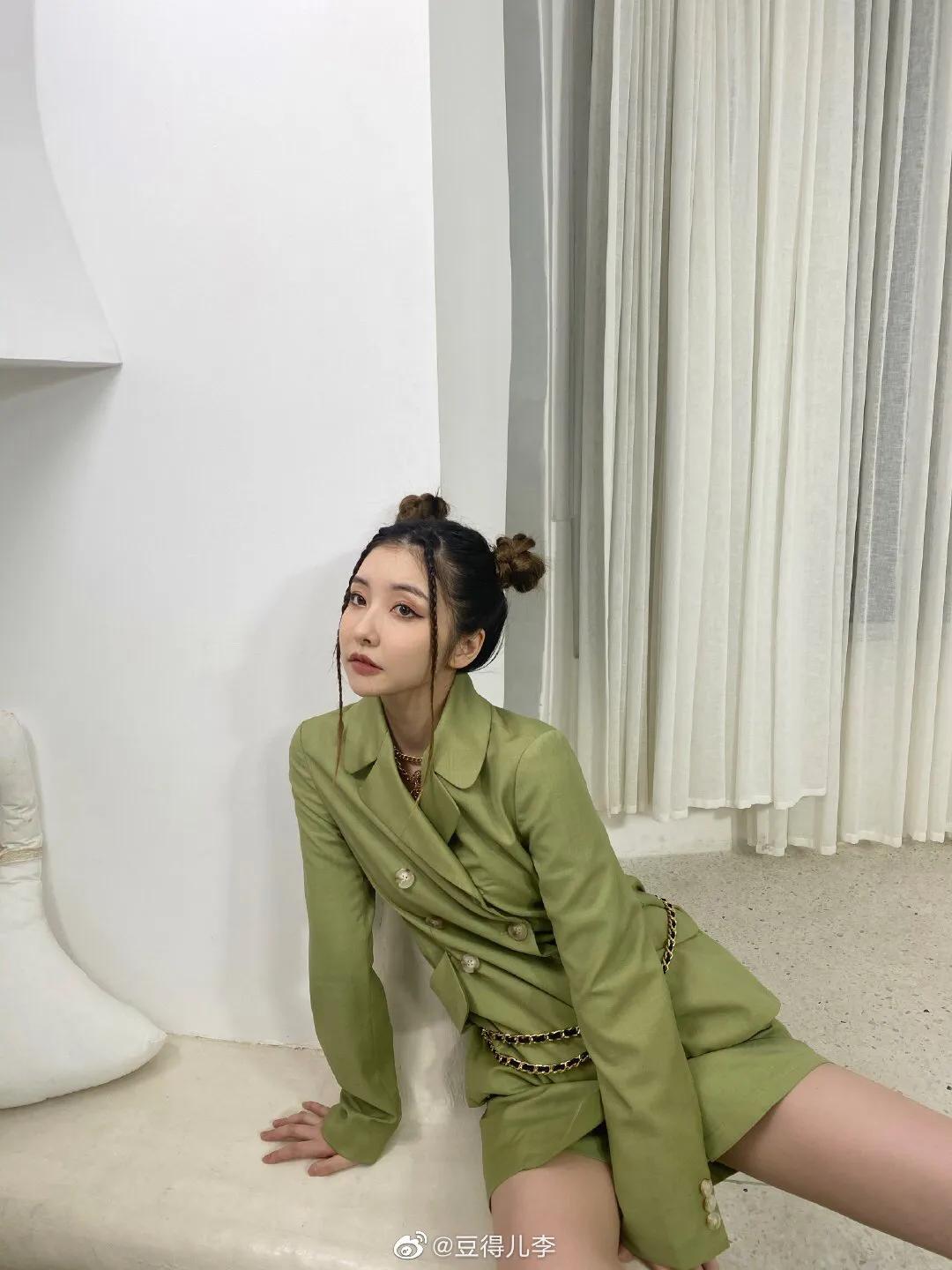 This Is Still Wang Sicongs Most Beautiful Ex Girlfrienddou Deer Was Questioned On Variety