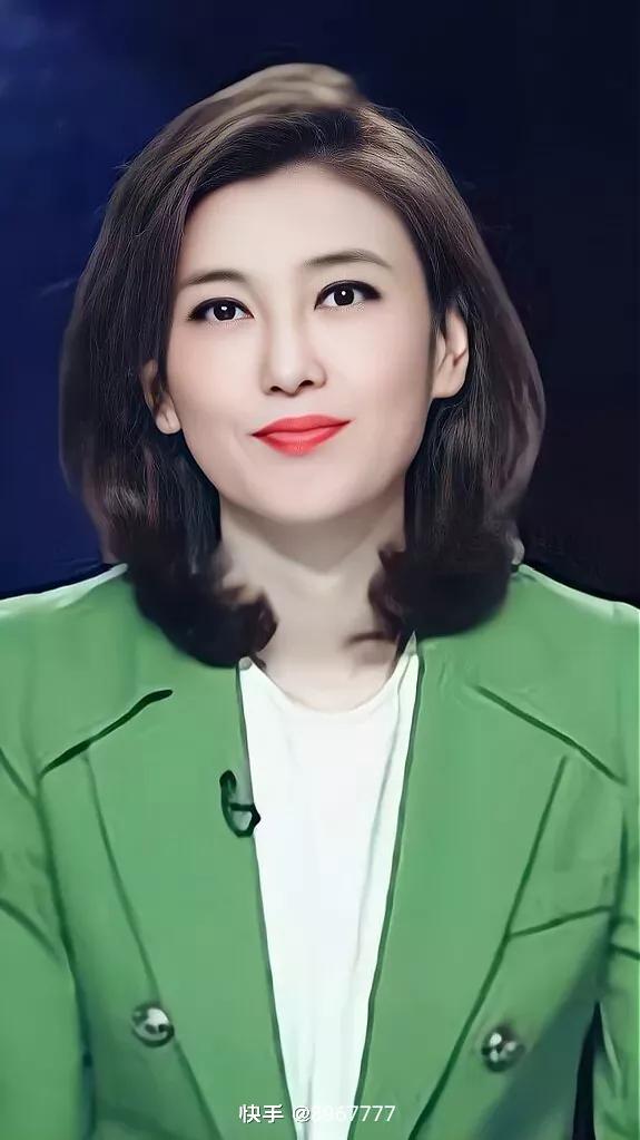 CCTV beauty host-Li Hong - iNEWS