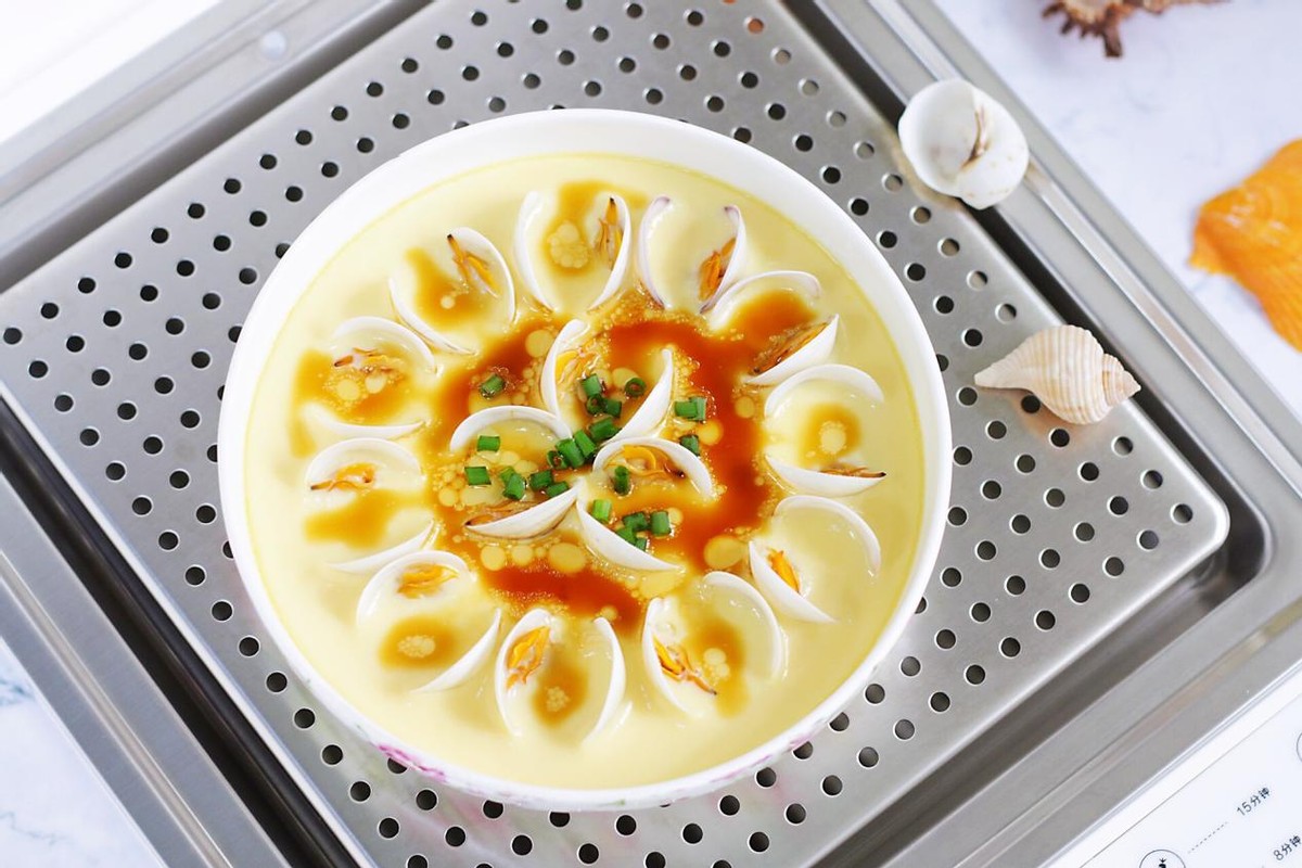 Steamed eggs with homemade clams, delicious and tender, one bite after ...