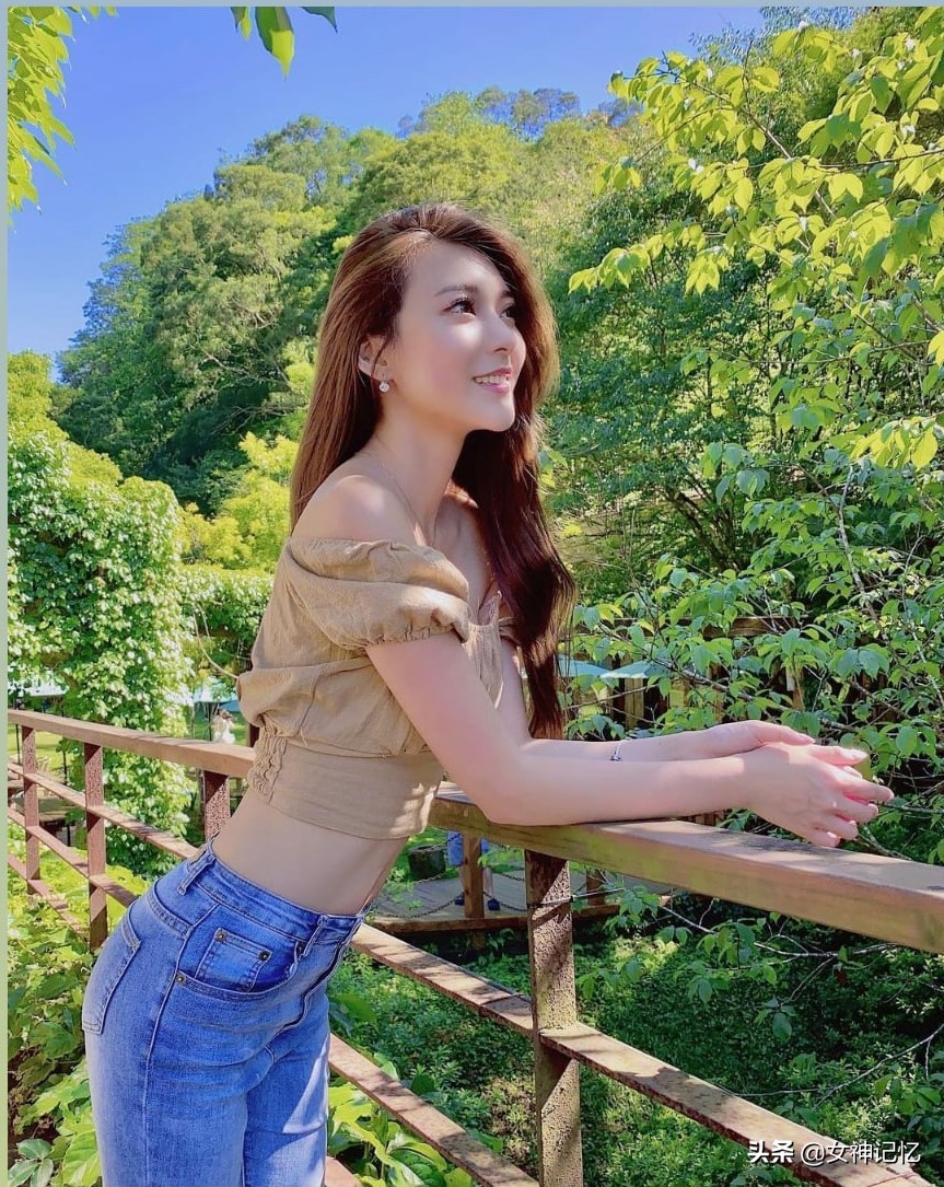 Zhang Shuqing's temperament and slender legs are eye-catching - iMedia