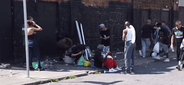 American street scene real shots, drug addicts are like walking dead ...