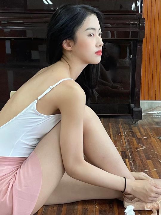 Ai Weiwei, a Changsha artist who is more fascinating than Sun Ning, is beautiful, good in figure ...