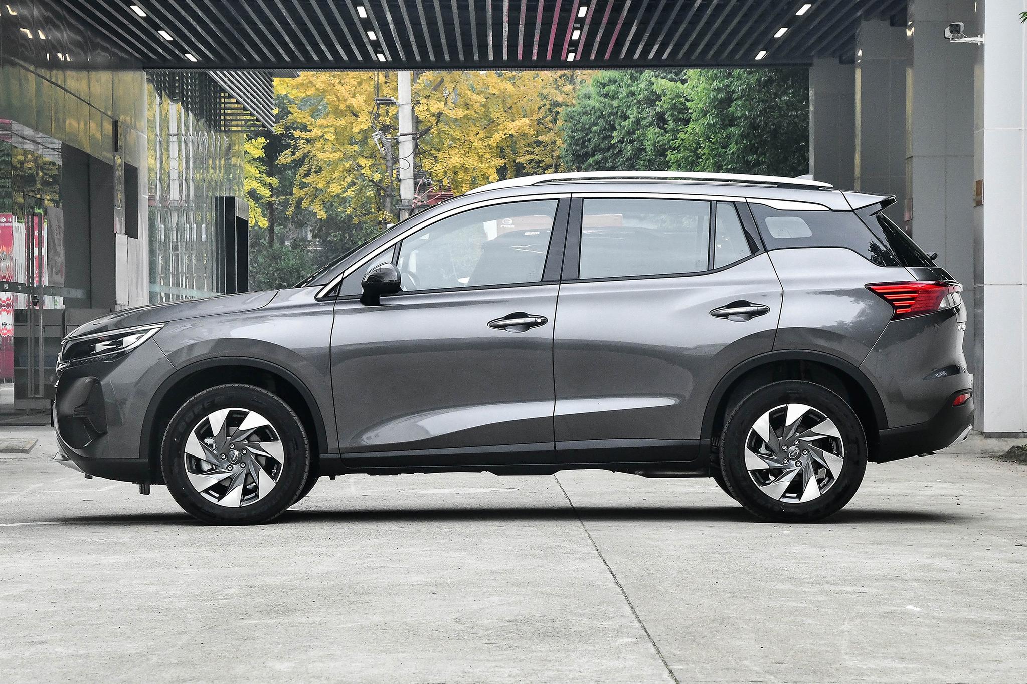 This domestic SUV is not expensive, equipped with Aisin 6AT, 37.58 meters braking distance ...