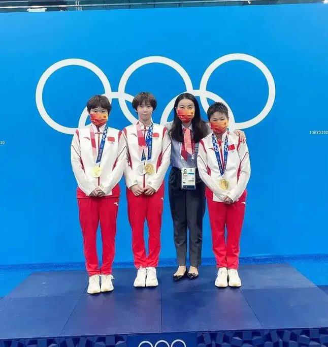 Guo Jingjing reunited with her family?Shows Huo Zhongyan diving, looks ...