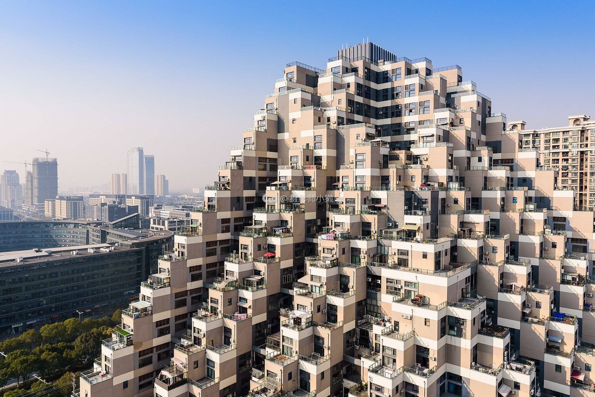 American scholars photographed the "Pyramid Building" in Suzhou ...