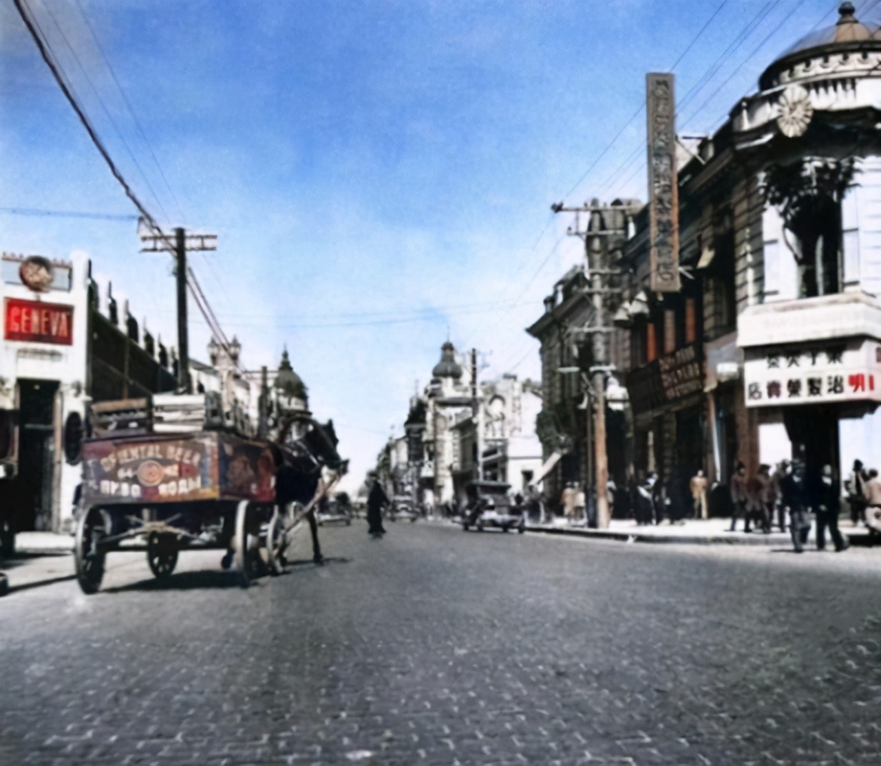 Old photos of Harbin, street scenes in 1927!Many foreigners who sell ...