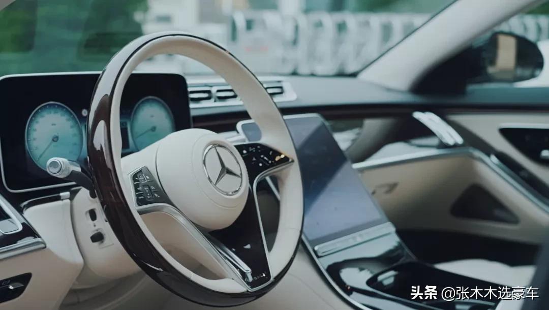 300,000 selected Maybach S two-color body, not to mention expensive, it ...