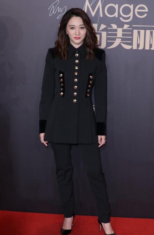 Li Xiaoran's temperament is too outstanding! Wearing military uniforms ...
