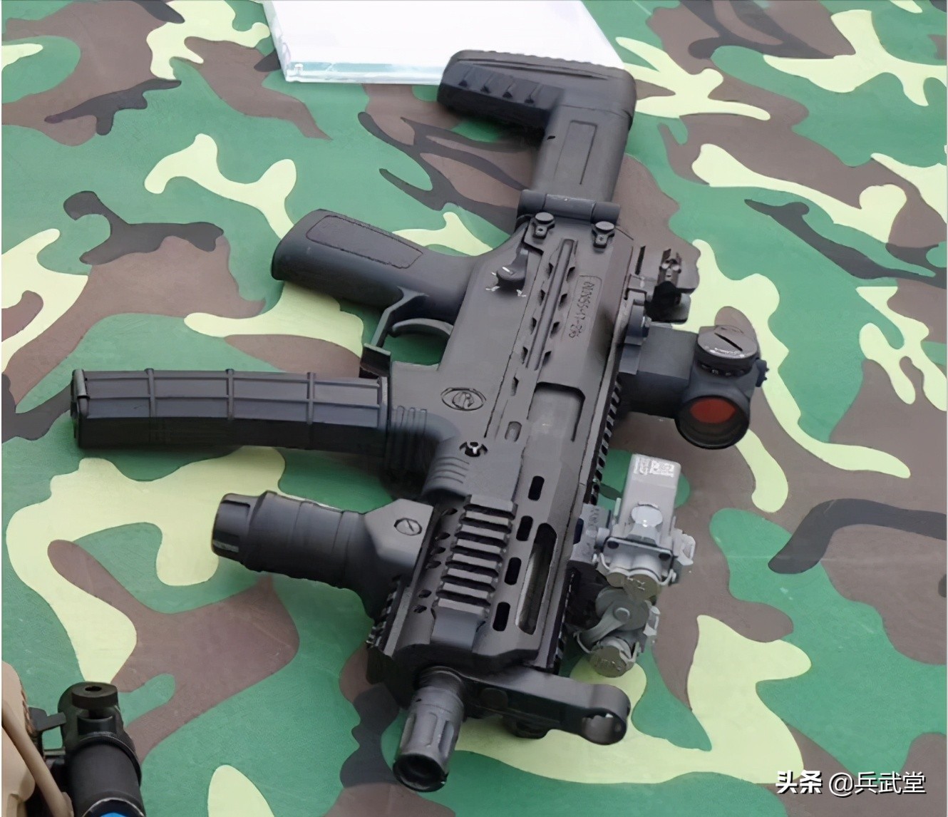 Is the domestic QCQ171 submachine gun finalized?The tactical rail is ...