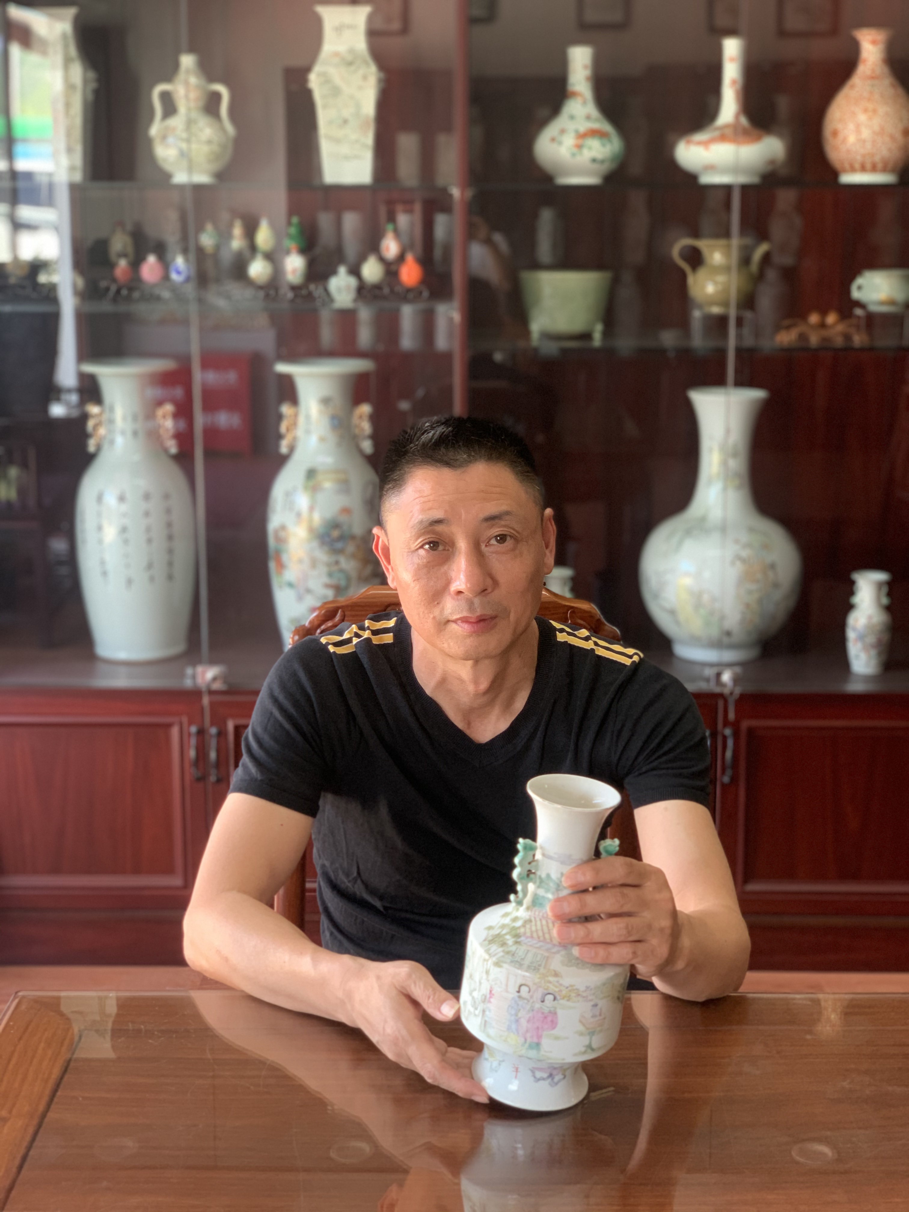 Zhu Jianping: Crazy for porcelain, crazy for porcelain - iNEWS