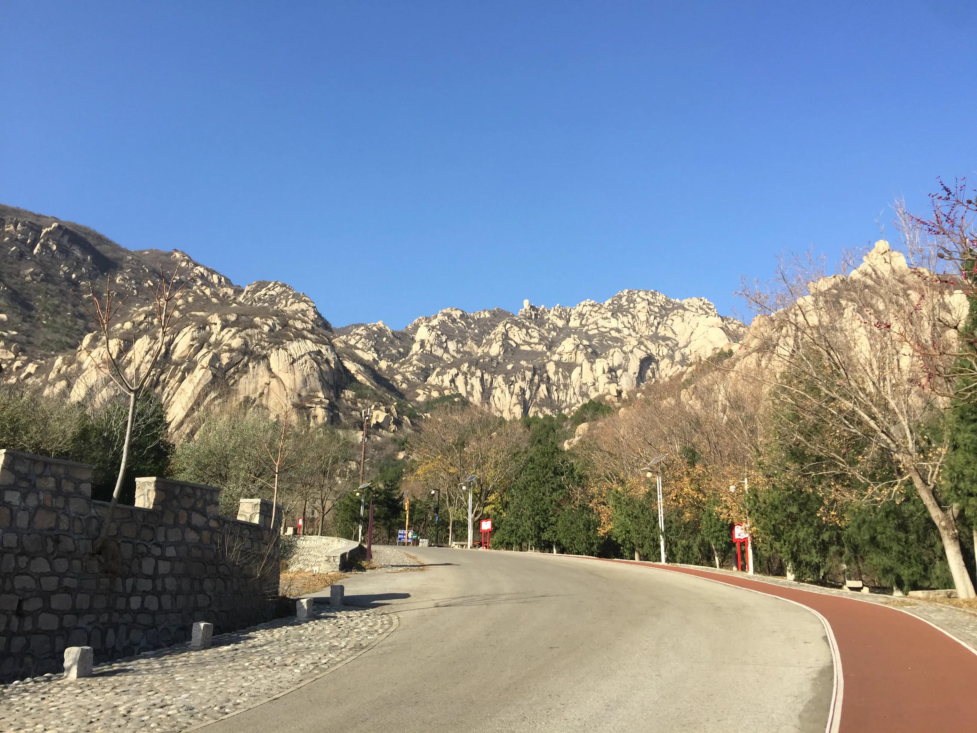 Early Winter: The beautiful Phoenix Ridge in Beijing West - iNEWS