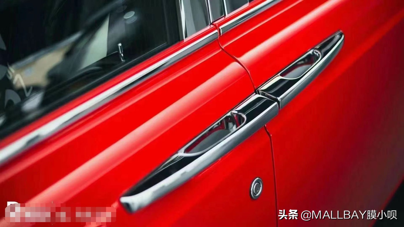 Rolls-Royce Phantom changes color to highlight red really makes people ...