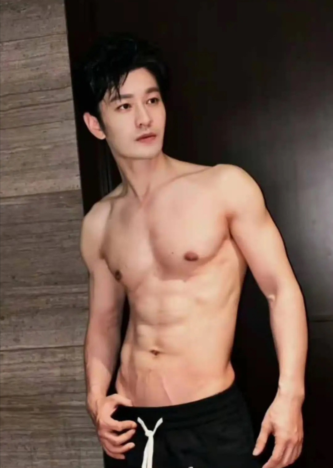 Huang Xiaoming's fitness photos are hot search! Wang Yanlong: Thank you ...