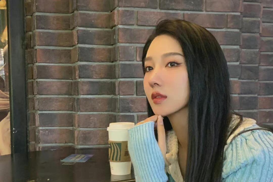 Du Meizhu's live broadcast debut was as popular as 4w people, and the ...