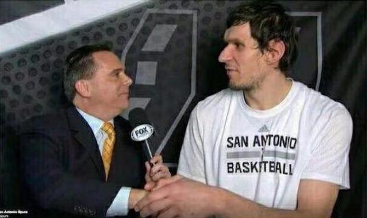 How exaggerated is Boban's palm size?One-handed catching is like ...