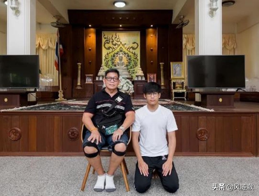 Thai popular star Singto becomes a monk and prays for his deceased ...
