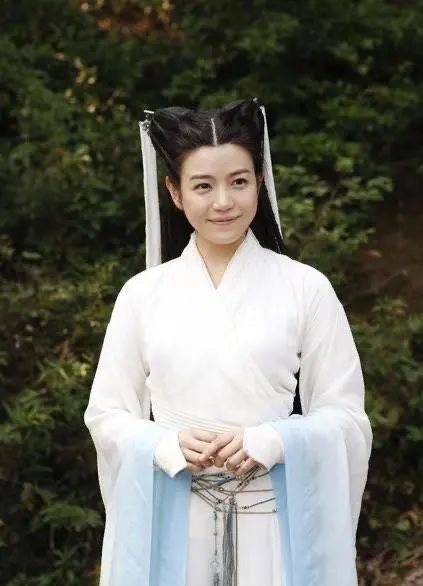 The humble Li Ruotong, who once surpassed Liu Yifei by far, now relies ...