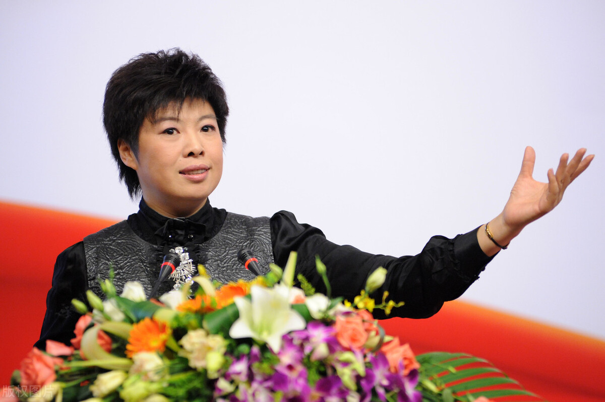 How is Yu Dan, who was once knocked down by students and dismissed from ...