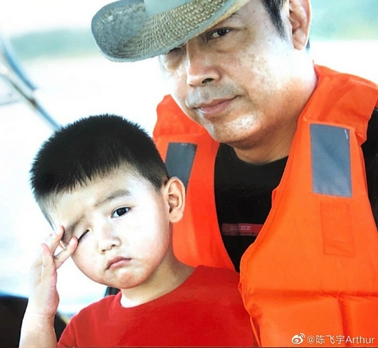 Chen Feiyu shared his childhood photos to celebrate Chen Kaige's ...