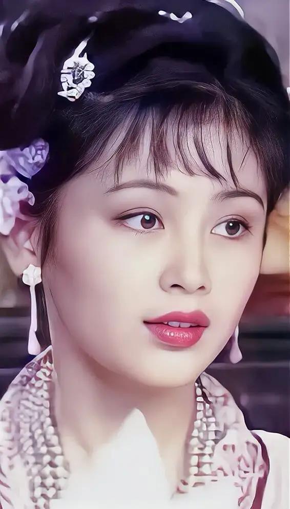The young Chen Hong is too beautiful, and her costume is astonishing ...