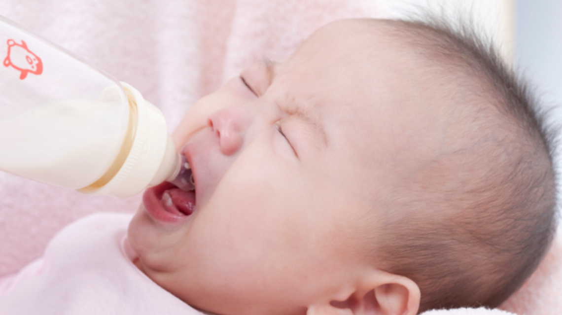 A baby who was excited about seeing "milk" suddenly becomes unwilling ...
