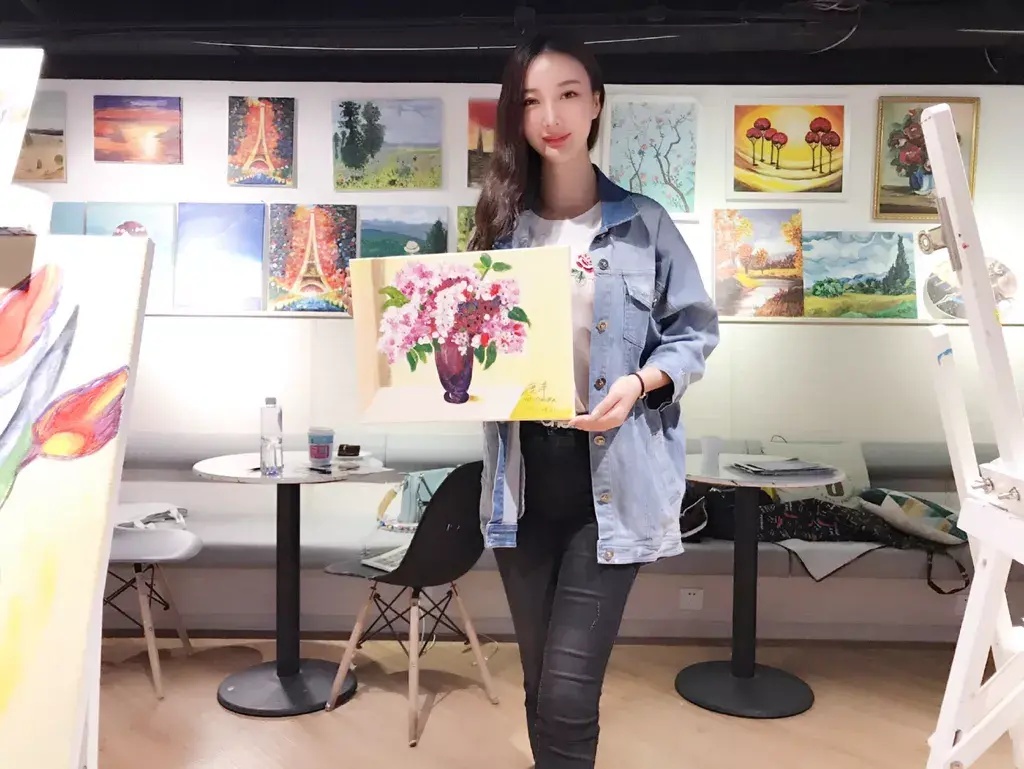 "Erotic Queen" Wang Li Danni and "Road West" - iNEWS