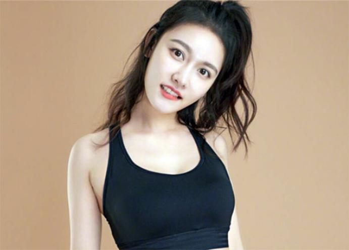 36-year-old Sun Xiaoxiao is not only beautiful, but also very sultry - iNEWS