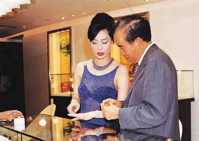 Hong Kong tycoon Zheng Yutong, the backer of Stanley Ho, owns three 500 ...
