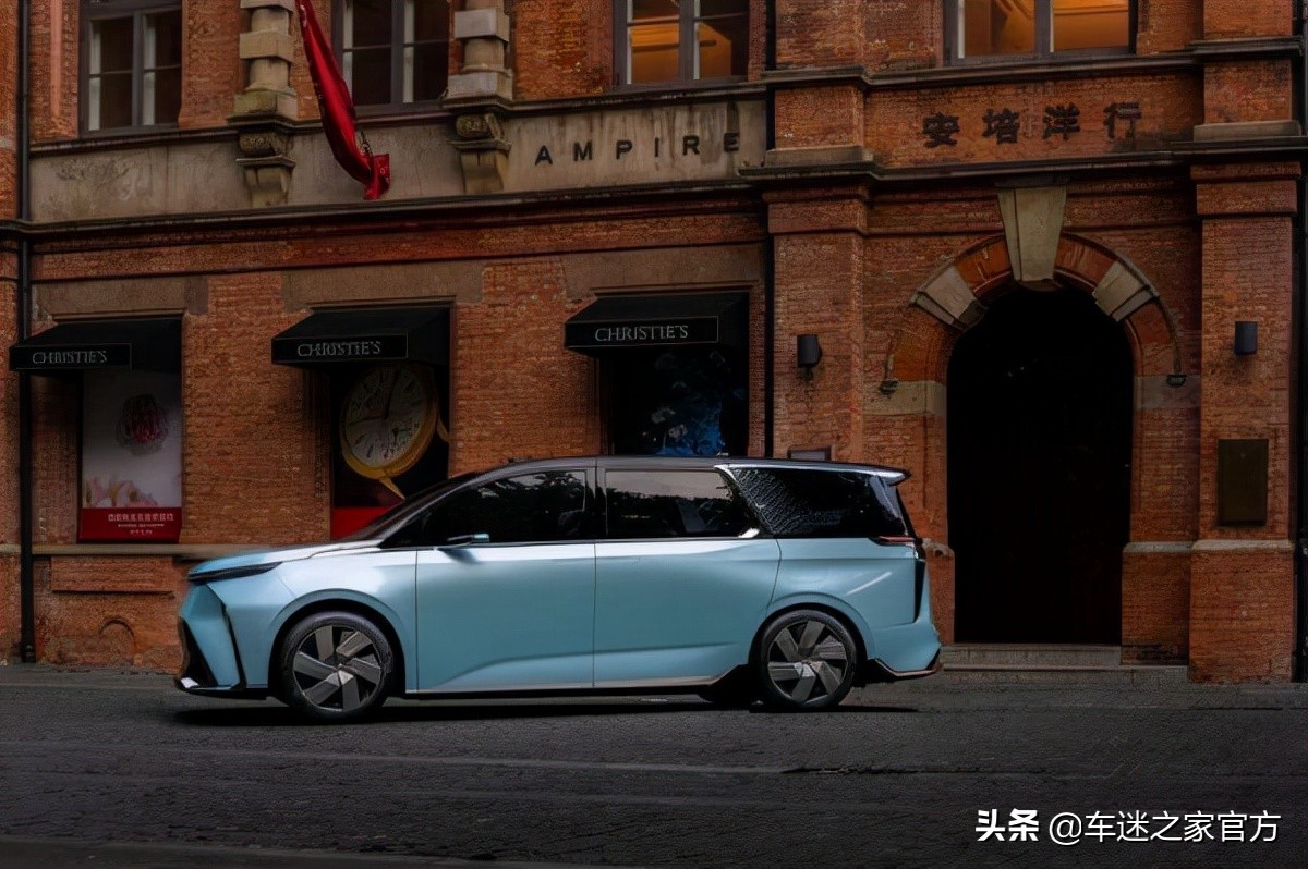 Adopting a new design concept SAIC Maxus full-size pure electric MPV ...