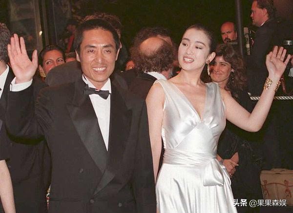 On the above the cliff Zhang Yimou, who is infinitely beautiful, why ...