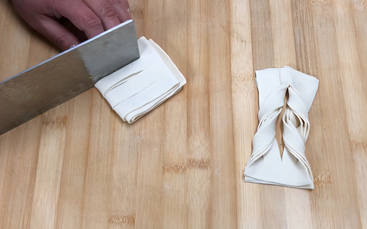 Try this with flour, fried fruit, golden and crispy, simple, can be ...