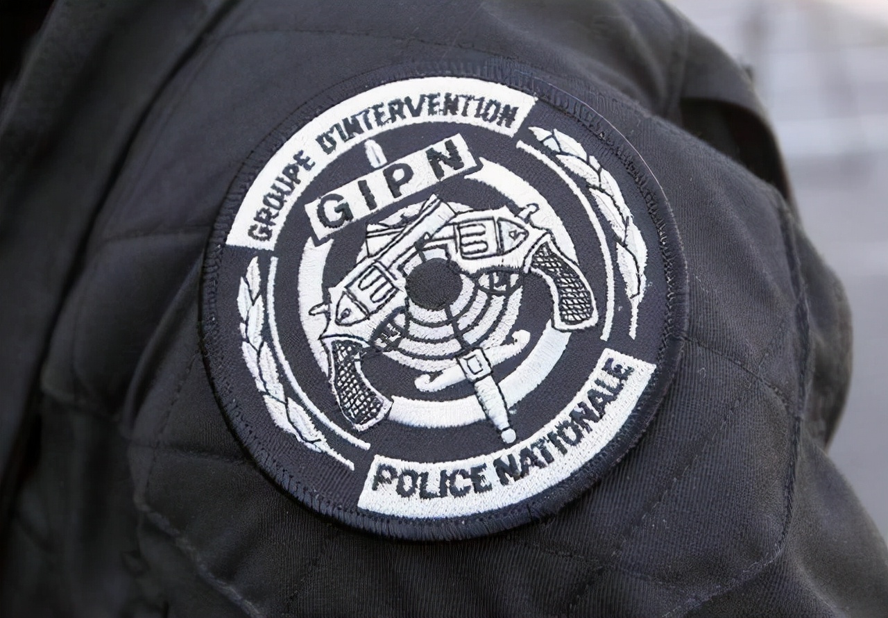 French special police force main battle weapon with German G36C assault ...