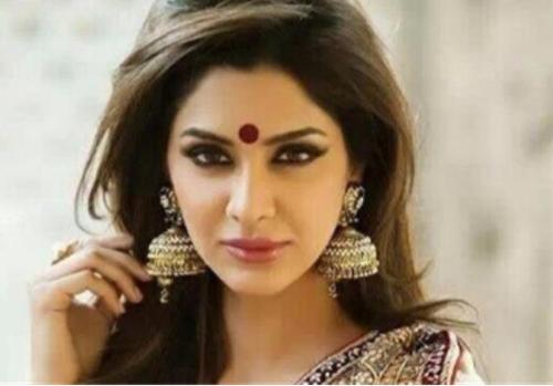 Is the "beauty mole" on the forehead of an Indian beauty just a ...