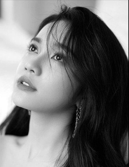 The newest girl Lin Boyang, who walked the red carpet with Zhang Yimou twice, hit Gaoding with ...