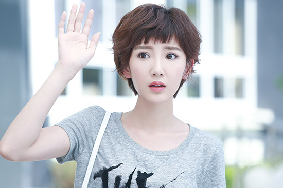 The sweetheart goddess Mao Xiaotong, smoking a cigarette is also fierce ...