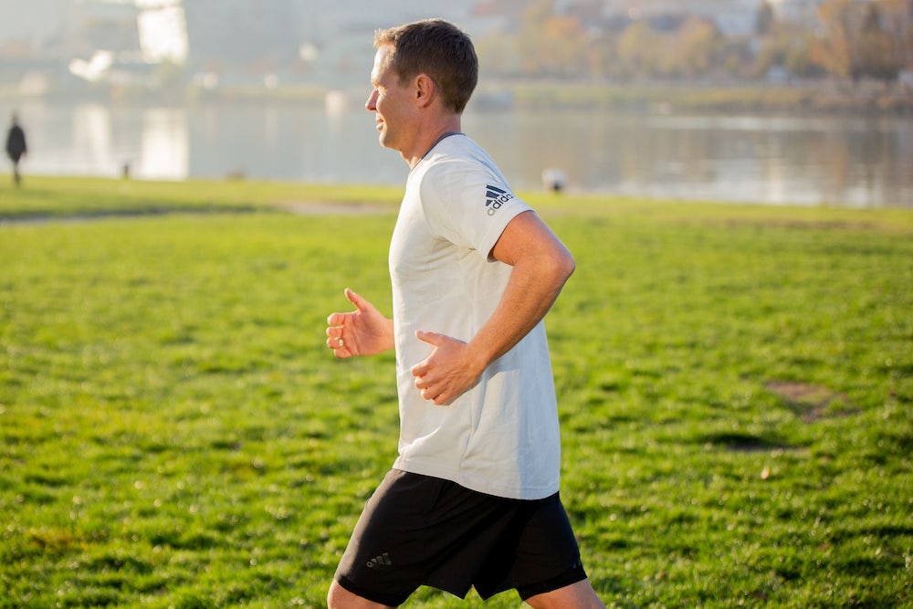 3 effective techniques to improve the correct running posture, allowing ...