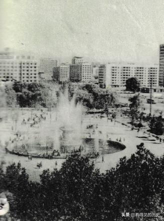 Old photo in 1976, Pyongyang, Happy North Korea - iNEWS