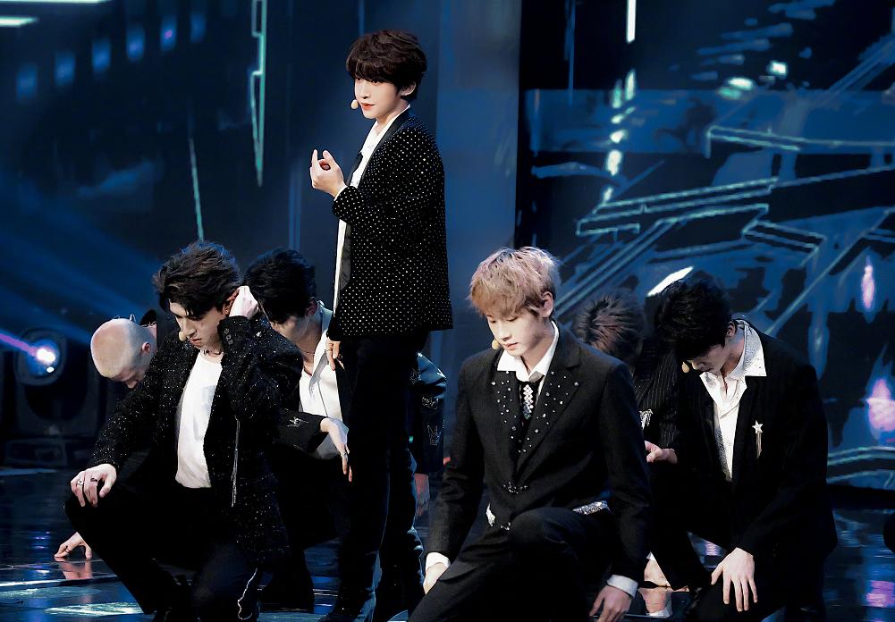 All INTO1 members attended the graduation ceremony of Hunan Satellite ...