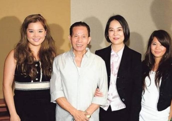 Weng Jingjing, fell in love with her godfather Liu Jialiang, and was ...