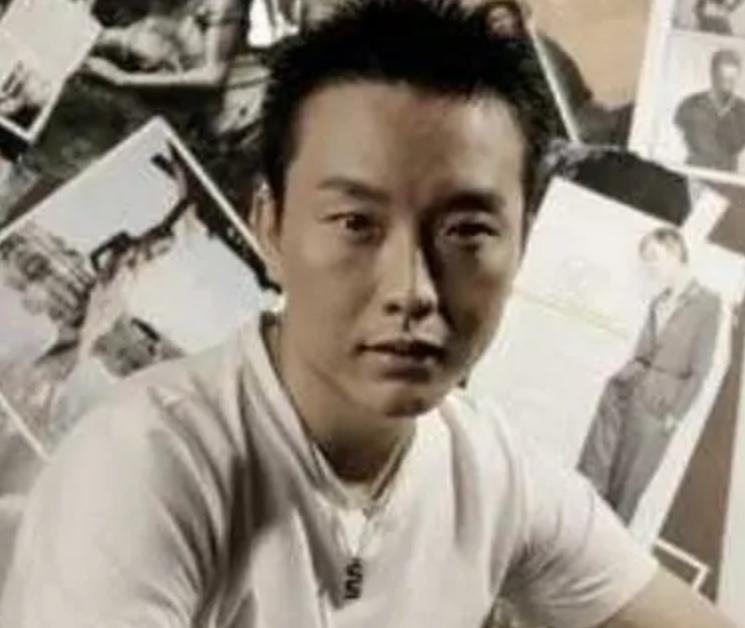 Li Yugang: At the age of 19, he became a beggar and became popular by ...