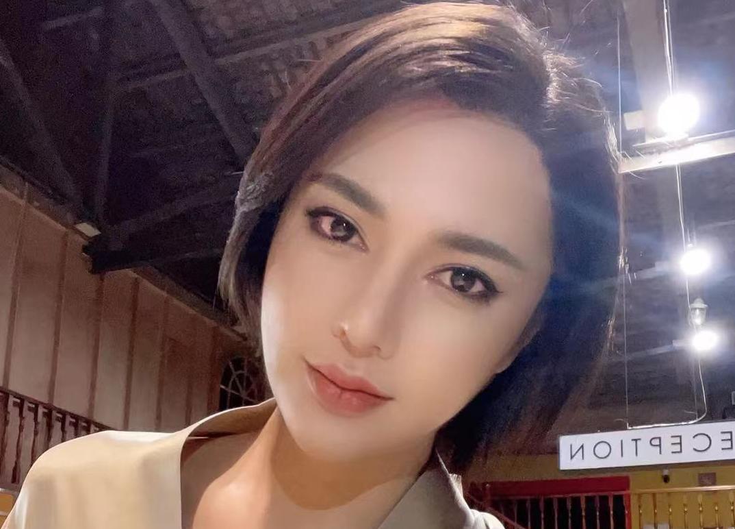 When the internet celebrity, Damei took a photo with her mother, she ...