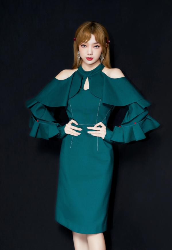 Li Ziting is "fashionable". She wears mussel shells into a skirt and ...