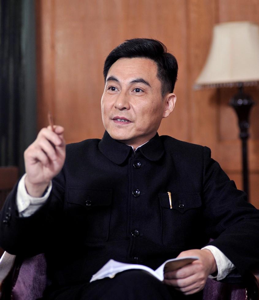 What is the relationship between Jia Rong and Jia Baoyu in "A Dream of ...