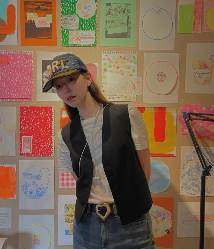 The celebrity belt shape adds a sense of exquisiteness to your daily ...