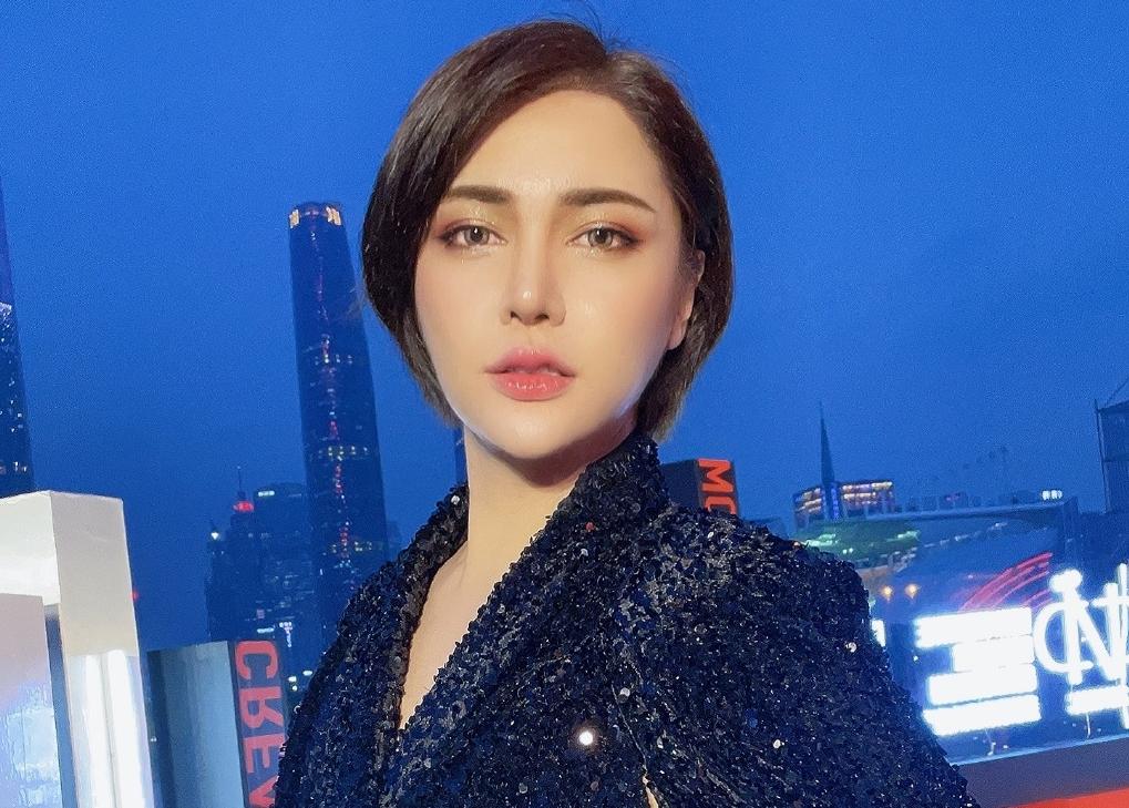 When the internet celebrity, Damei took a photo with her mother, she ...