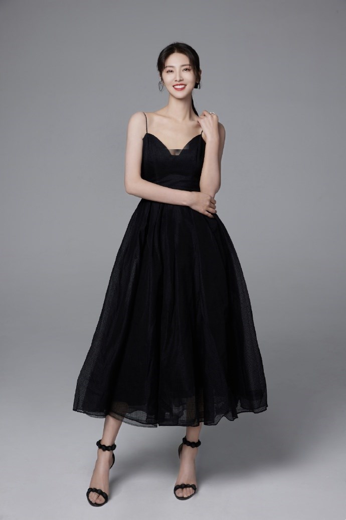 Temperament gods Ma Chun Rui, one hinged small black dress sexy elegant ...