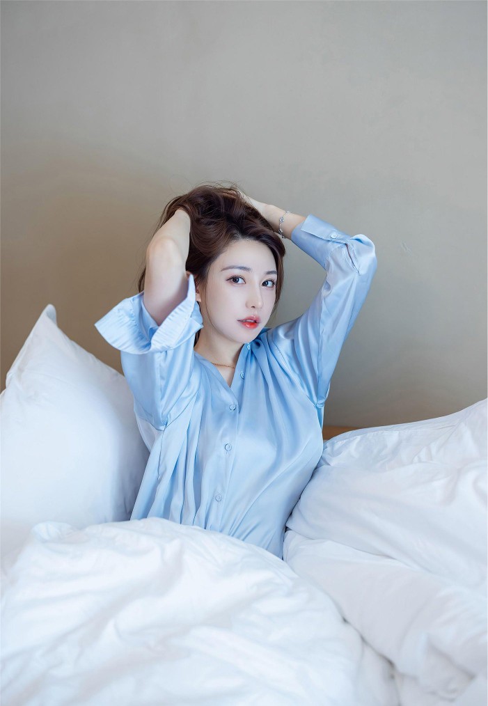 Lynn Liu Yining Fashion Show - iMedia