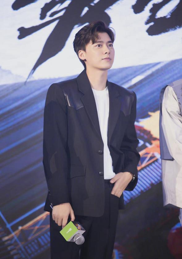 Li Yifeng attended the new variety show conference, ridiculing that Lin ...