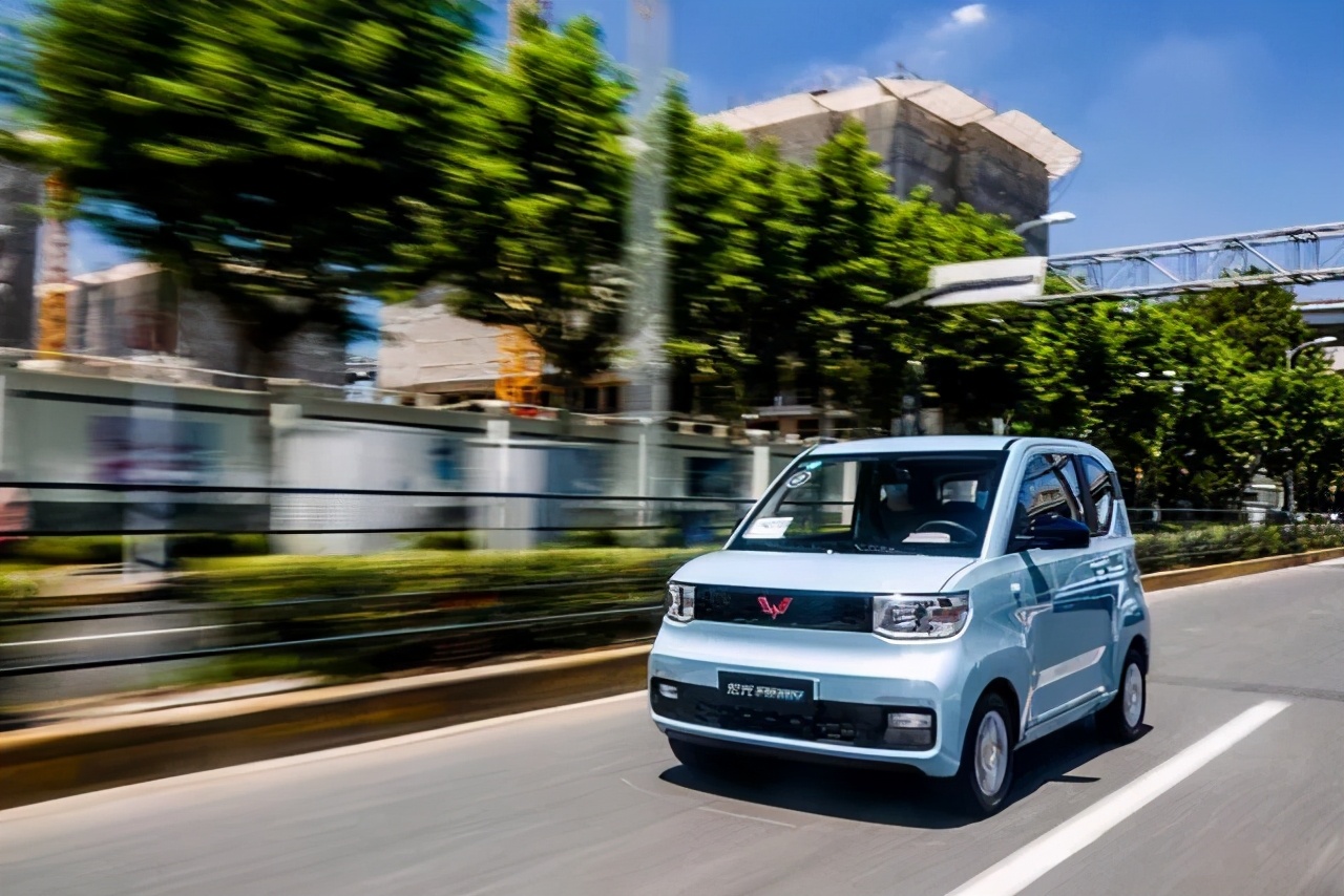 Which of Wuling Hongguang's MINIEV and Roewe CLEVER is more cost-effective?(three) - iNEWS