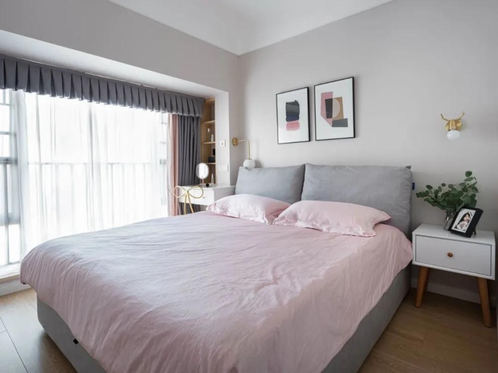 A small couple of 78 square meters installed 3 rooms and 2 halls, the ...